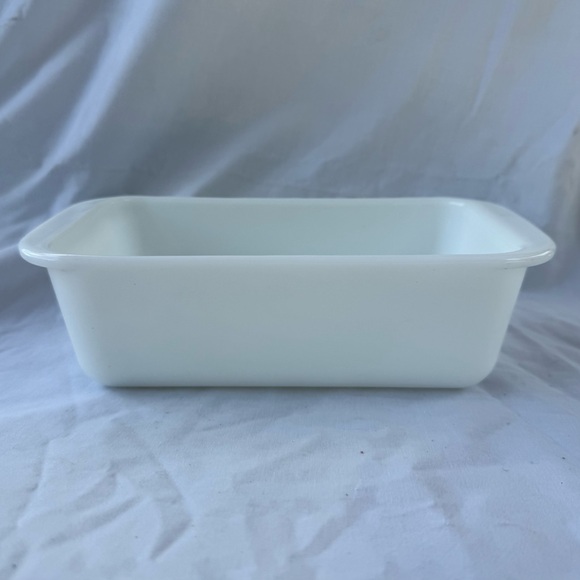 Pyrex | Kitchen | Vintage Pyrex 23 White Milk Glass Loaf Pan Bread Pan ...